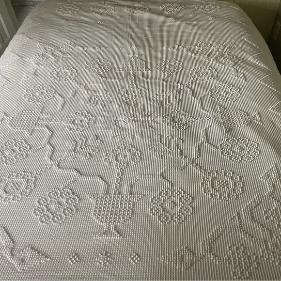 Bates | Bedding | Vintage White Chenille Bedspread Bates George ...